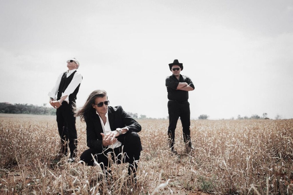 El Cantante Trio Debut Album: "Recuerdos Del Alma"