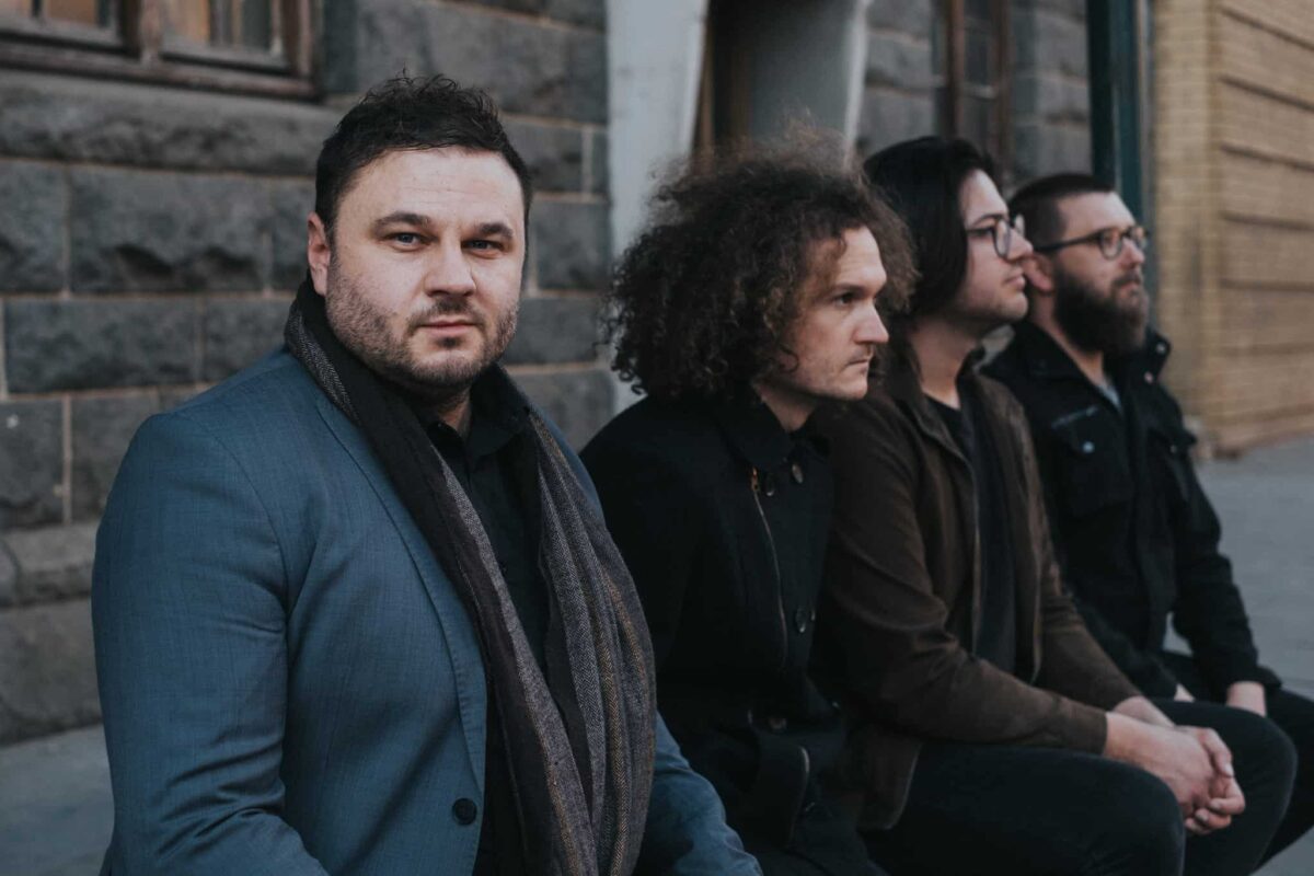 Moses Metro Man Stel Nuwe Enkelsnit Vry: "Dit Brand"