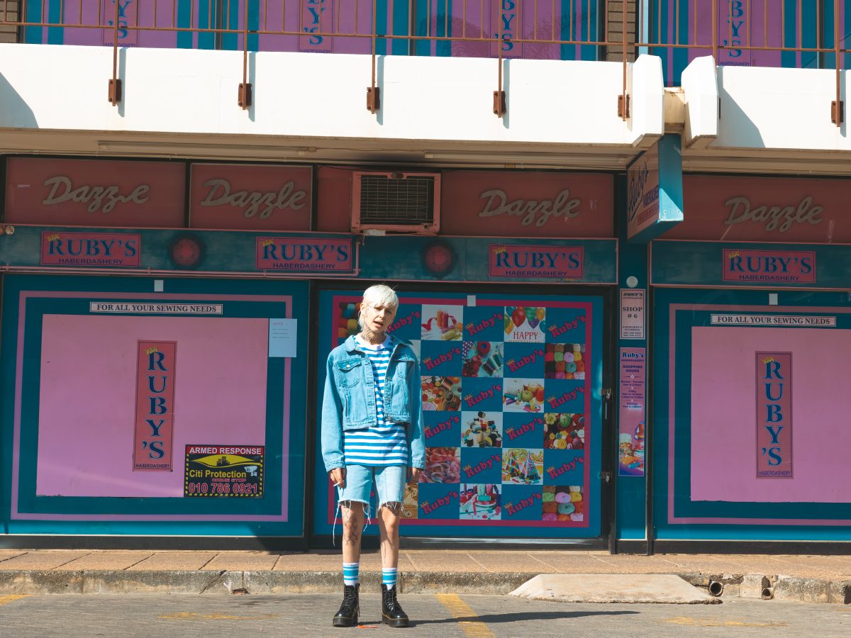 Angie oeh reik nuwe enkelsnit uit: "Te Sexy"